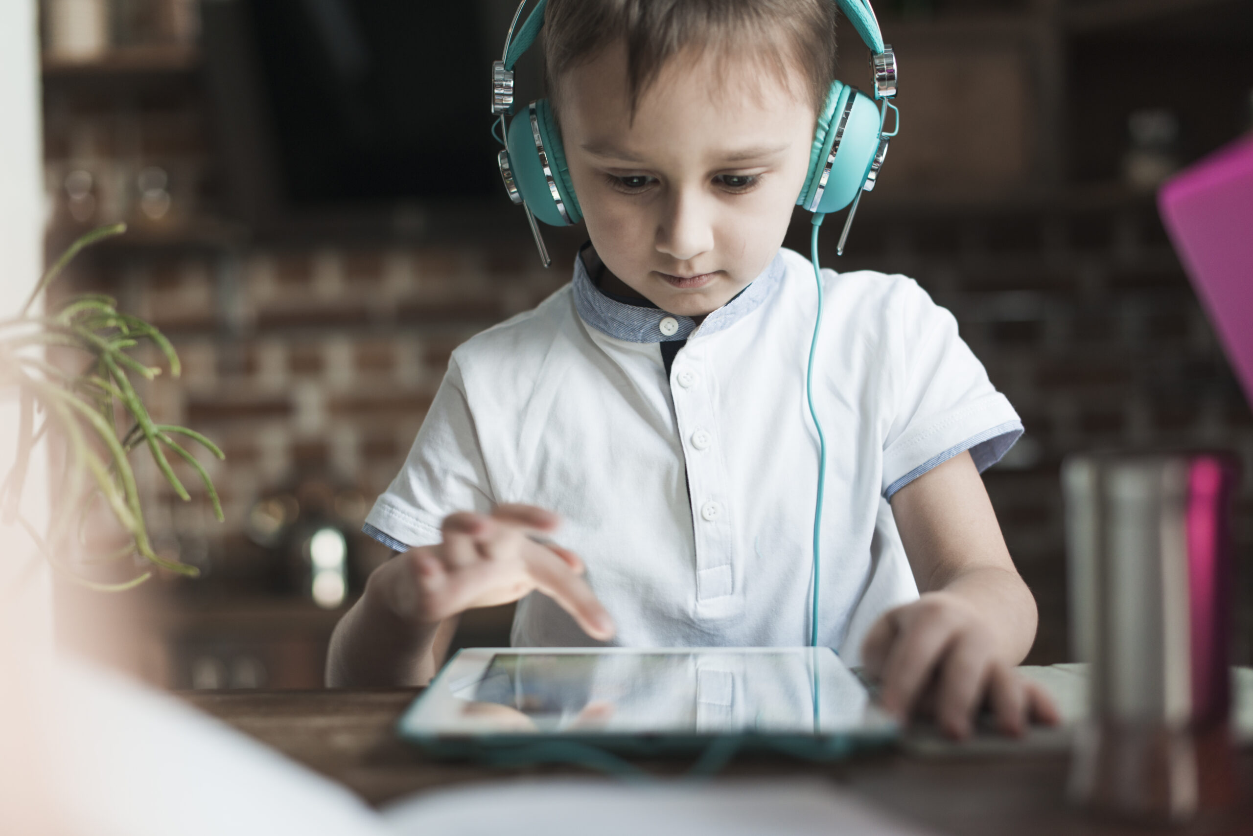 The Impact of Technology on Child Development - IHMO